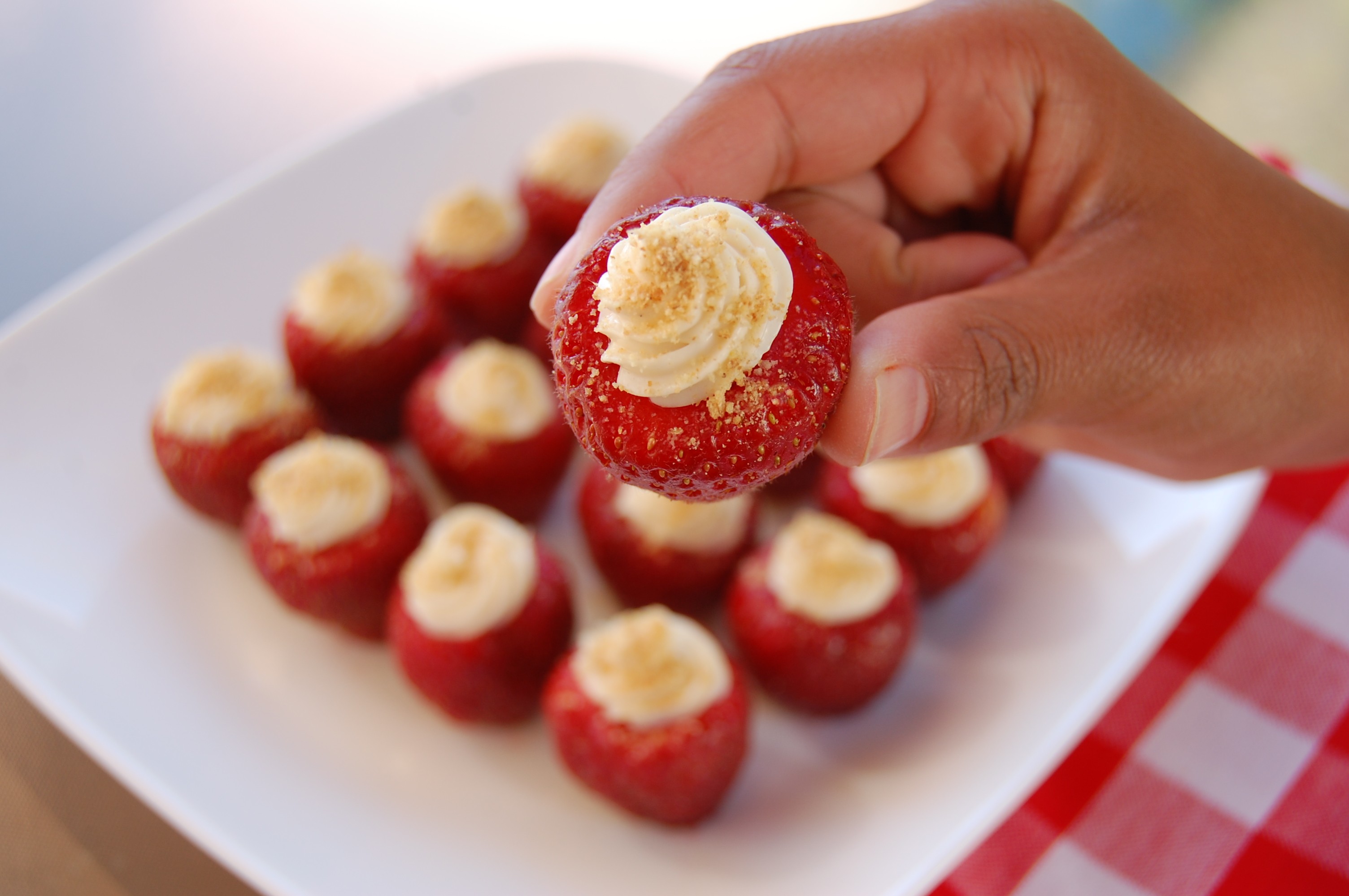 Cheesecake Stuffed Strawberries | Cooking Mamas