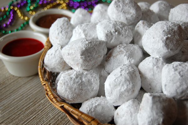 Beignets with Raspberry Dipping Sauce | Cooking Mamas