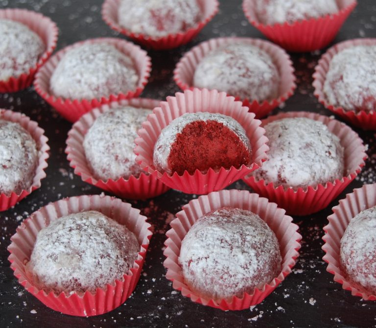 Red Velvet Snowballs | Cooking Mamas